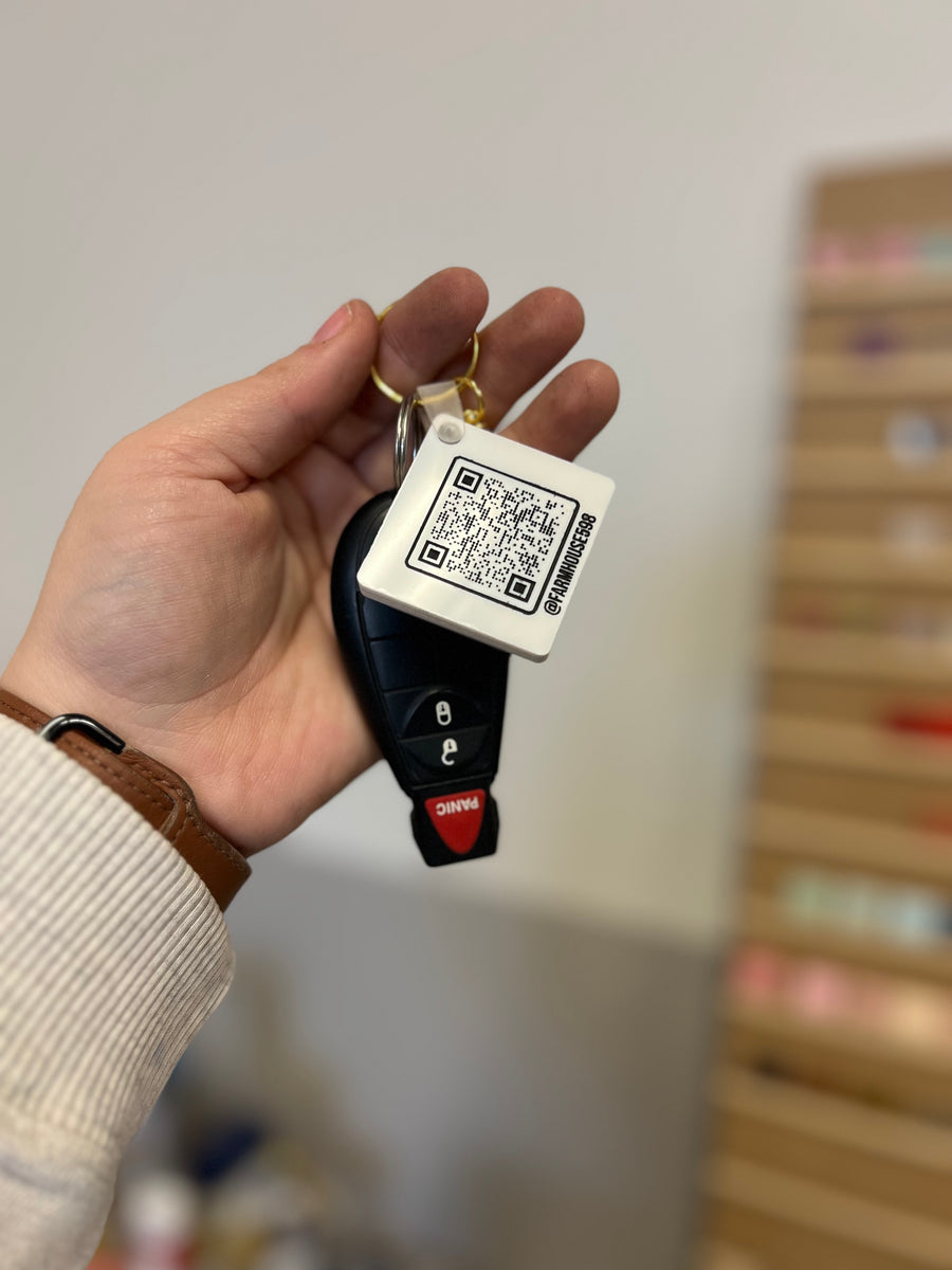 QR Code & Microchip Keychain – FARMHOUSE598